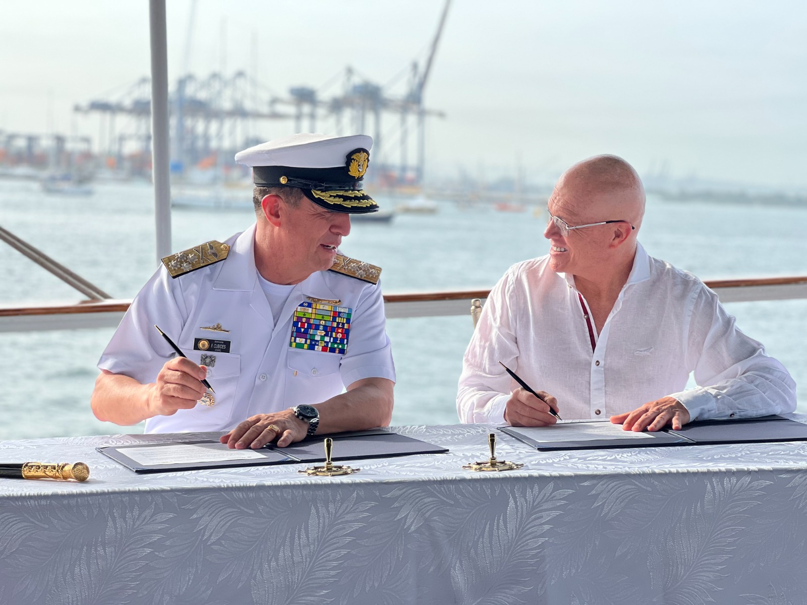 Ecopetrol y Armada firman convenio para investigar energías renovables ...