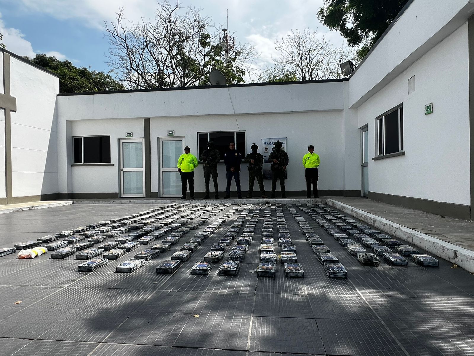 Taller de lanchas "Go Fast" y 276 kilos de cocaína incautó Armada de ...